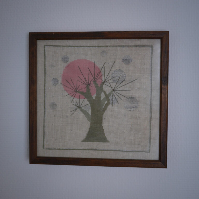 Broderet Billede af Træ & Sol » Gratis Retur