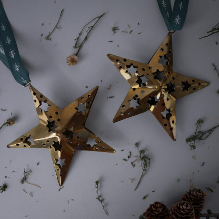 Retro Julebuk i Træ med Dekorationer » my.wonderful.finds